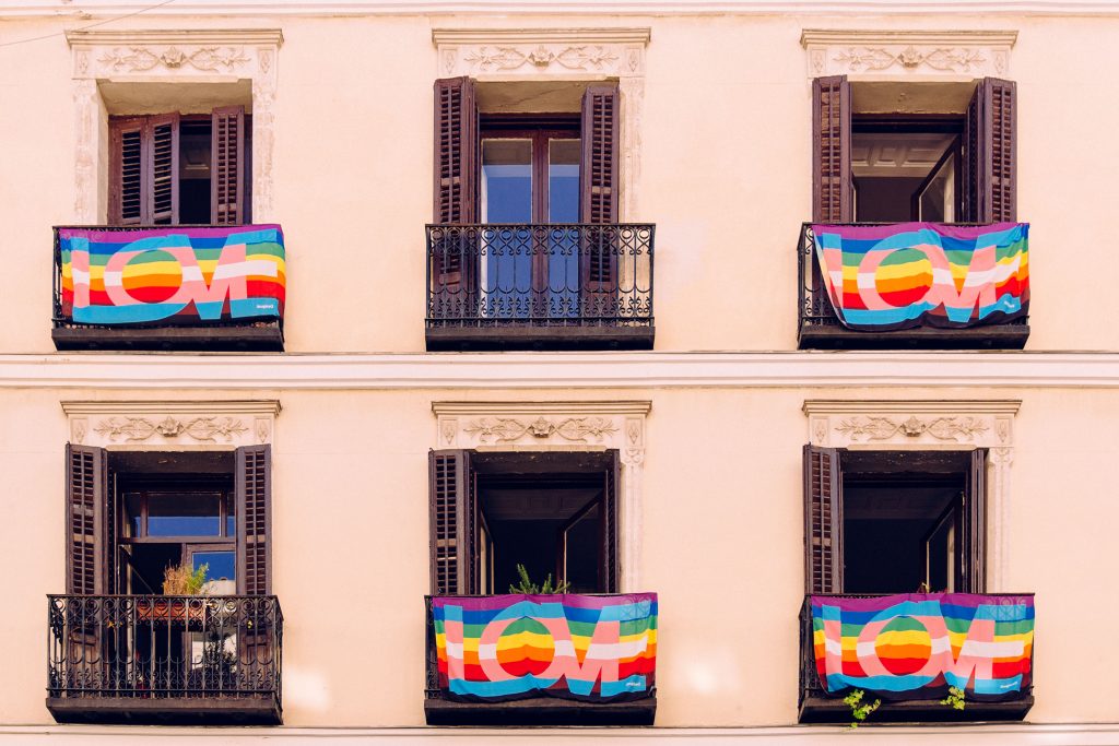 Un día del orgullo diferente con el nuevo símbolo de Desigual
